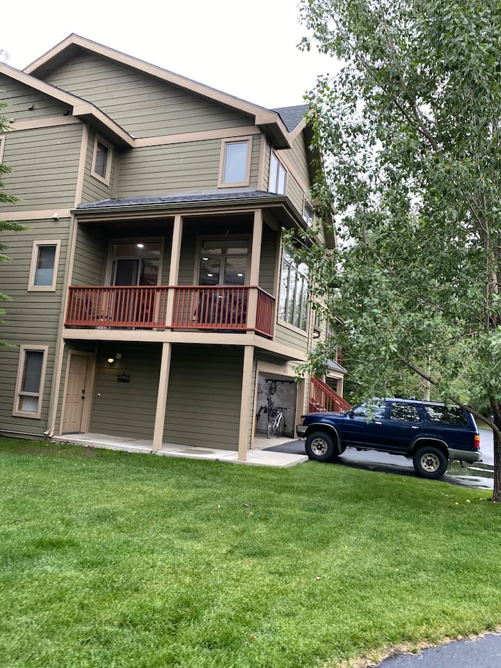 Beautifully Renovated Home | Ski Access | Sleeps 8 - Frisco, CO