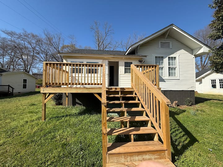 Quiet 2br Near Downtown & Hospitals – Sleeps 4 - Spartanburg, SC