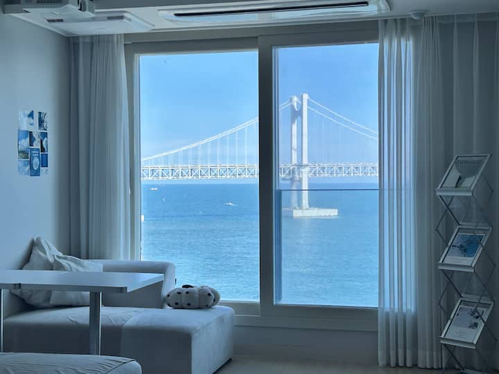 광안대교뷰#민락더마켓#바다위둥둥#커피머신# - Busan