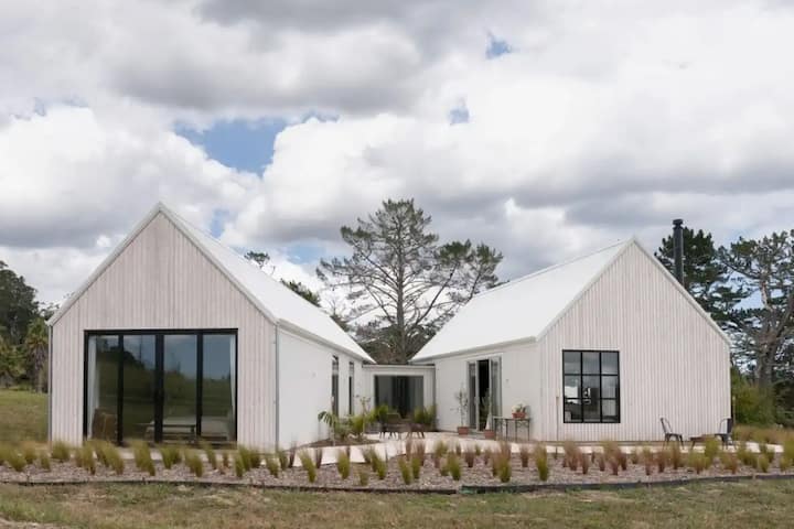 Scandi-chic Barn Retreat - Riverhead