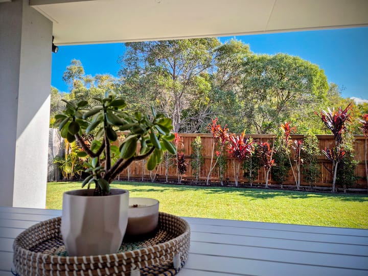 Modern 4-bed Retreat | 2x Wfh Desks | Full A/c - Caloundra