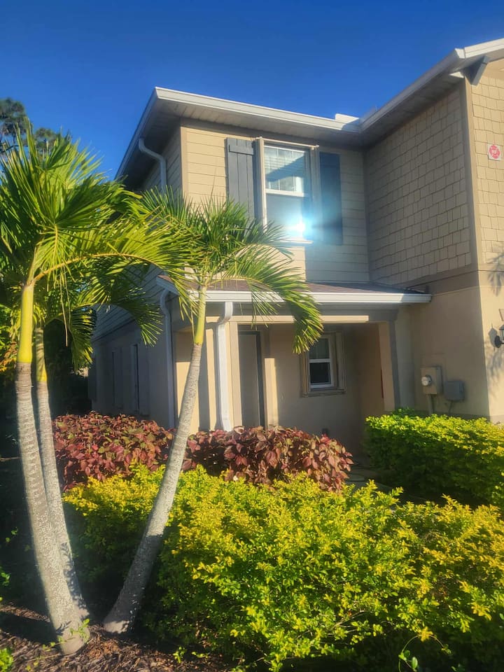 2022 Modern 3/2.5 Town House – Great Location - North Fort Myers, FL