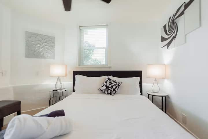 Lovely 1br Nook Near Curtis Park & Downtown Scene - Sacramento, CA