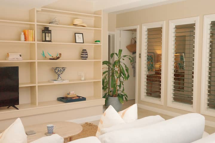 Sunny Freshwater Guesthouse • Great Location! - Northern Beaches Council