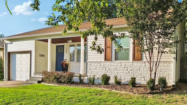 The Caribou Off Riverside - Oklahoma Aquarium, Jenks