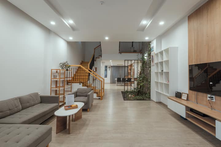 Trung Tâm-cầu Rồng 400 Meters
4br*5wc,netflix - Da Nang