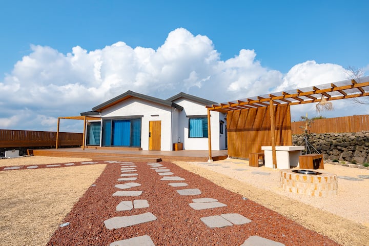 명월로에서 - Jeju-si