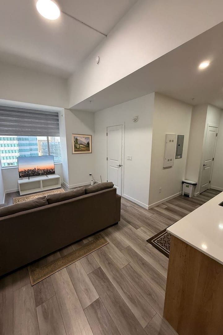 Luxury Dt 1br W/ City Views & *No Extra Fees* - Edmonton