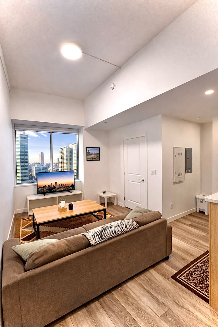 Luxury Dt 1br W/ City Views *Free Parking* - 에드먼턴