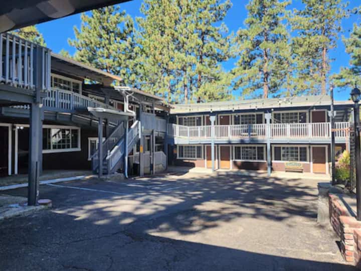 King Room In South Lake Tahoe- Sleeps 2 - South Lake Tahoe, CA