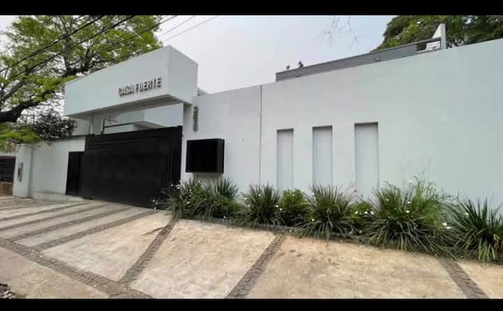 Casa En Condominio, 3 Suites, Alberga 8 Personas - Asunción