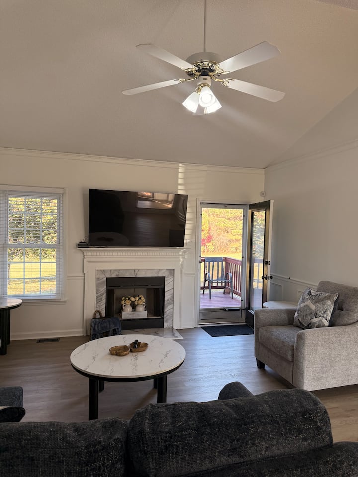 Family Friendly Oasis• Quiet Neighborhood - Clayton, NC