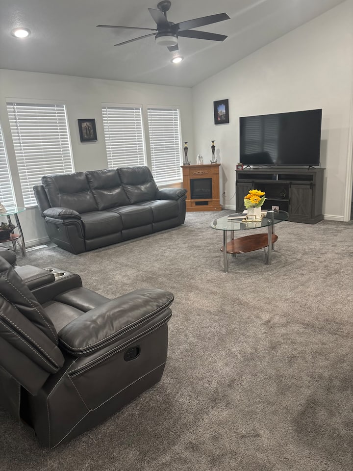 Peaceful & Cozy Stay Near Usu - Logan, UT