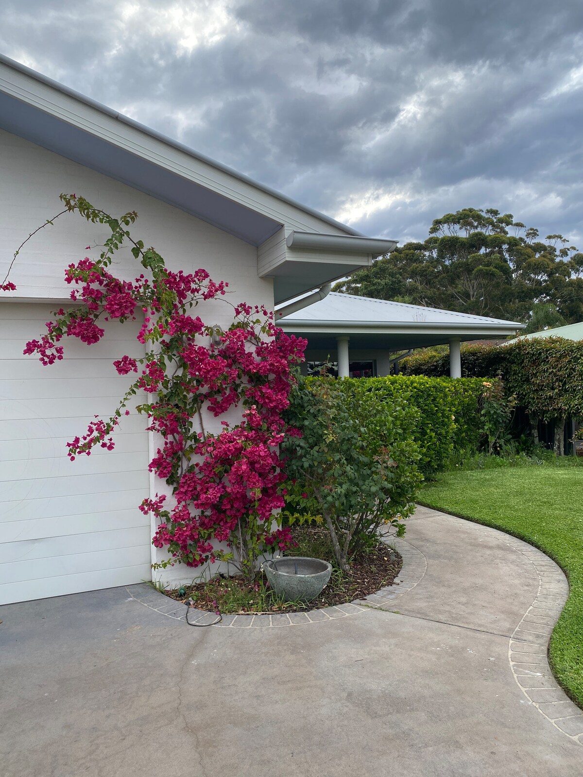 Naz Summer Beach house - Houses for Rent in Narrawallee, New South ...