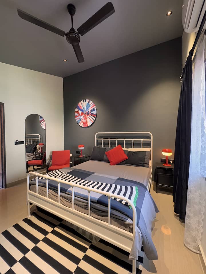 Shantai Luxury Homestay : Ebony - Ganpatipule