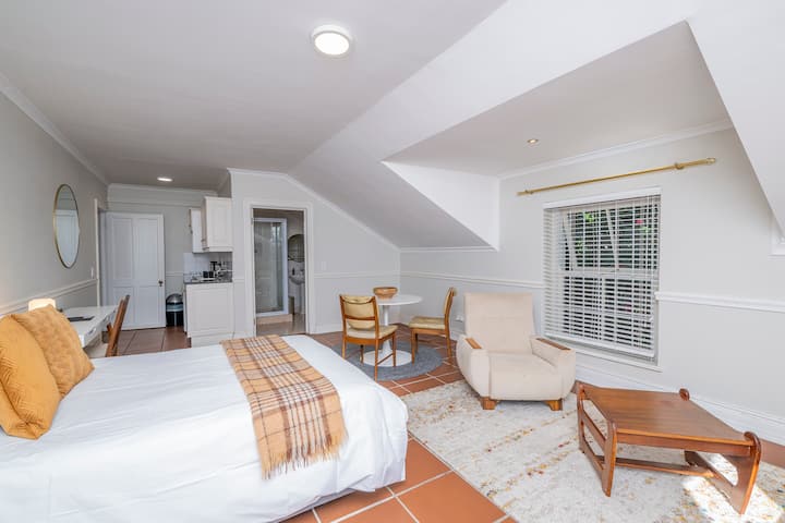 Luxury King Studio • Central Stellenbosch - Stellenbosch