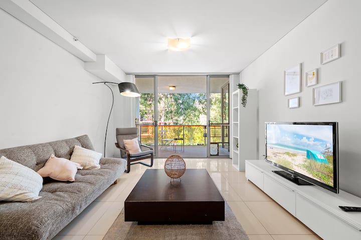 Light & Spacious 2br | Easy Airport & City Travel - Burwood