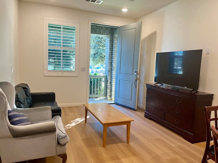 Home In Ontario Near Ontario Airport - Eastvale, CA