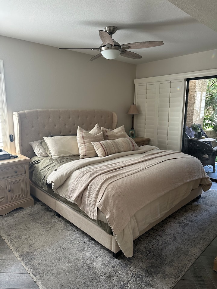 Great 2 Bedroom Condo In The Heart Of Scottsdale! - Scottsdale, AZ