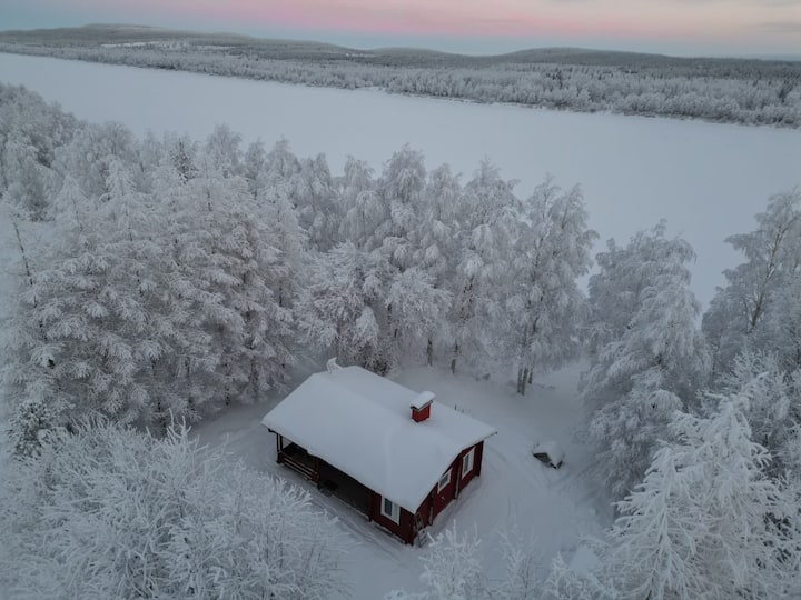Log Cabin On The Banks Of The Ounasjoki River - Rovaniemi