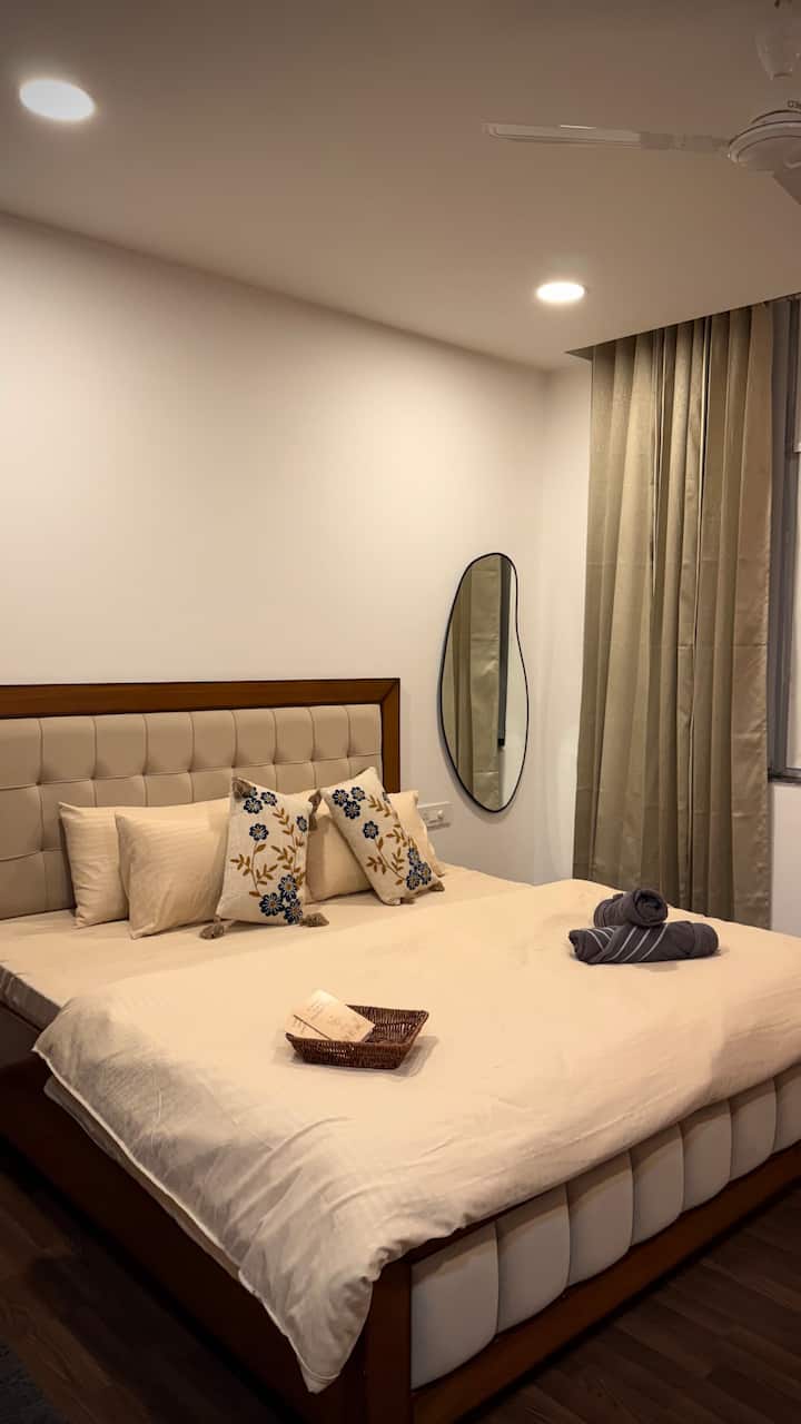 Subko Abode- Rk With Mountain View & Recliner - Zirakpur