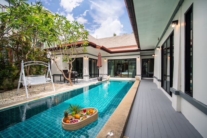 查龙海滩3个卧室新泰式泳池度假别墅/女佣服务/厨师/管家/早餐/spa泰式/旅行定制/接机服务 - Phuket
