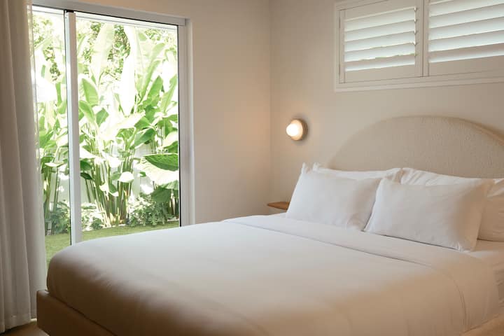 Japandi Boutique Suite•private Entry•walk To Beach - 黃金海岸