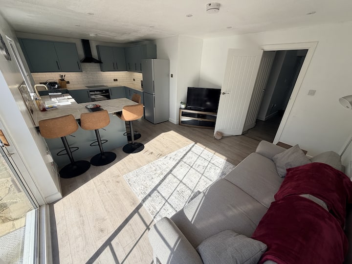 Modern 4br Retreat | Cathedral | Parking - Canterbury