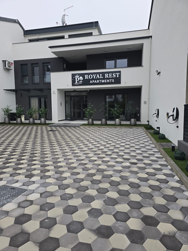 Royal Rest 4 Apartment Karlovac - Karlovac