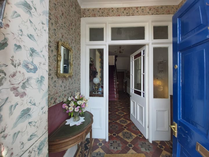 Triple Room At The Fieldings.
3 Single Beds - Portscatho