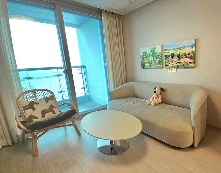 쉼표 하나 , 푸른 바다
[속초자이엘라 14f ](오션뷰/일출맛집/중앙시장/아바이/동명항) - Sokcho