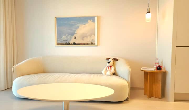 쉼표 하나 , 푸른 바다
[속초자이엘라 14f ]
(Ocean View / Sunrise) - Sokcho-si