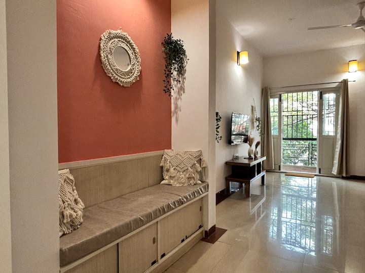 Stylish Boho 3 Bhk Retreat Near Palace Grounds - 벵갈루루