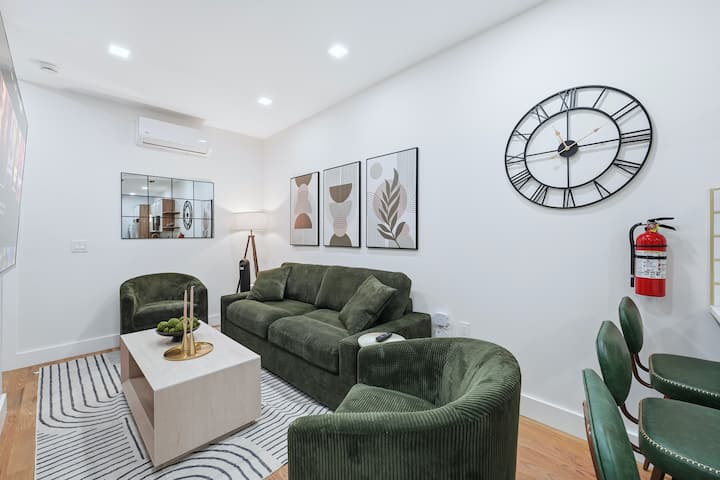 New 1st-floor Journal Square Retreat • Heights Gem - Jersey City, NJ