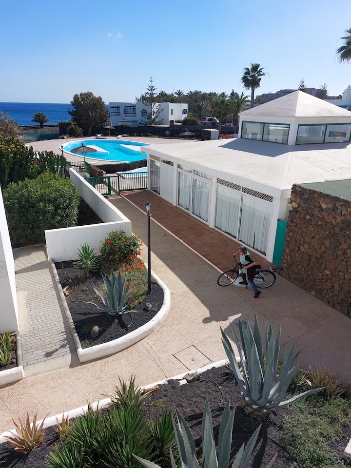 Primera Línea De Costa. Salida Al Paseo Marítimo. - Lanzarote