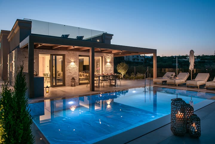 Luxury Pool Villa With 3-ensuite Br Near Sarantari - Hersonissos