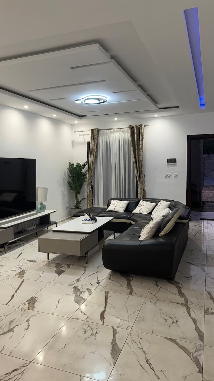 Maison 3 Chambres Avec Salles De Bain Privées - Abidjan