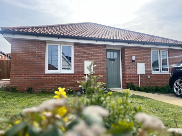 Quaint New Build Bungalow. - Stanstead