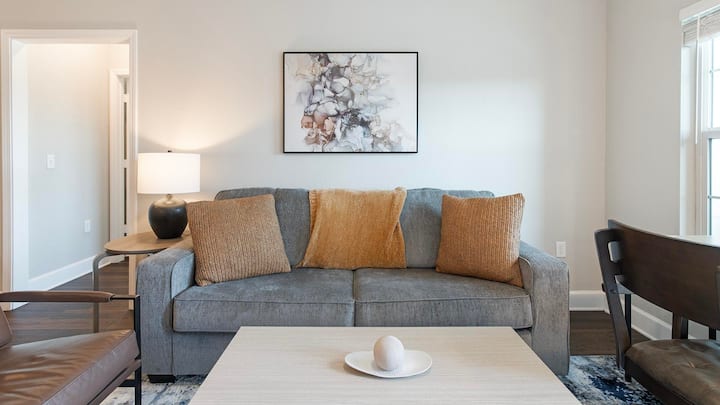 Landing | Stylish 2bd, Yoga Studio, Game Room - Melbourne, FL