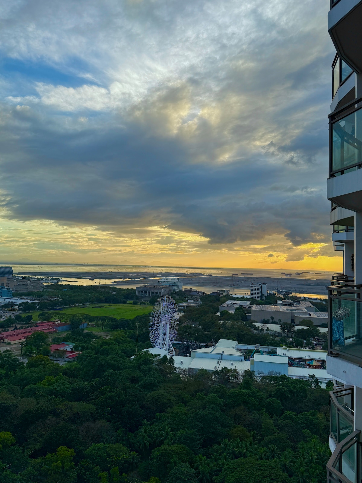 The Radiance Manila Bay Superior Balcony #4 - Hotels for Rent in Pasay ...