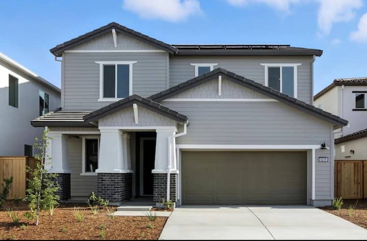 Brand New Elk Grove Home | 4br/3ba - Elk Grove