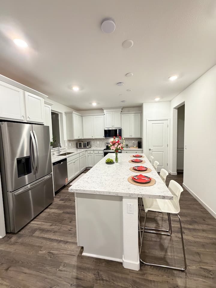 Brand New Elk Grove Home | 4br/3ba - 麋鹿林