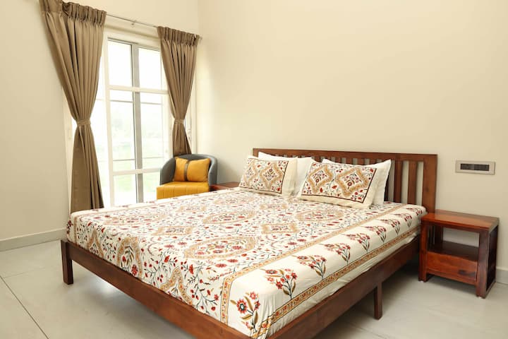 A Romantic King Room With A Dreamy Valley View - Coonoor