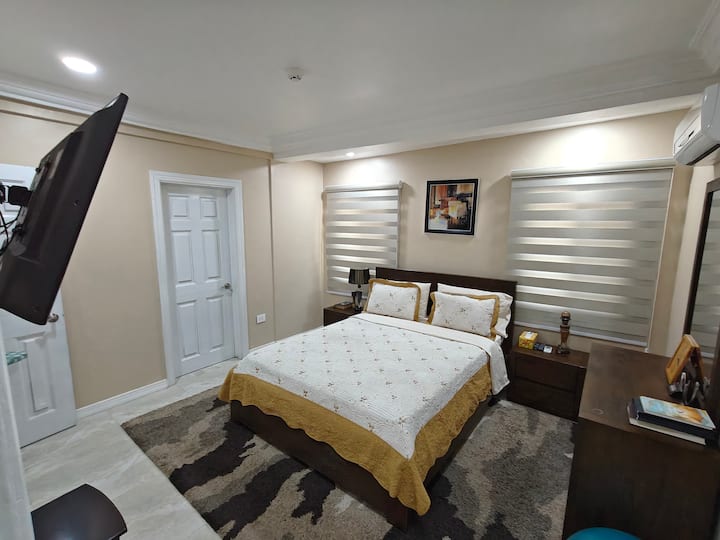 Saba Suites, Elegant Getaway In The Heart Of Town - Monrovia