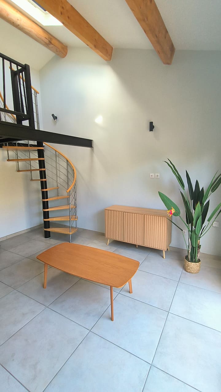 Petit Duplex Cosy Avec Terrasse & Parking - Marguerittes