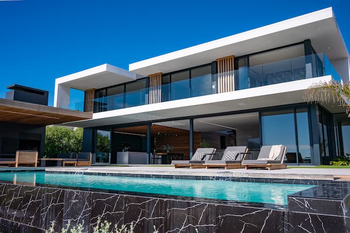 5 Bedroom Modern Villa | Gym, Heated Pool & Cinema - Langebaan