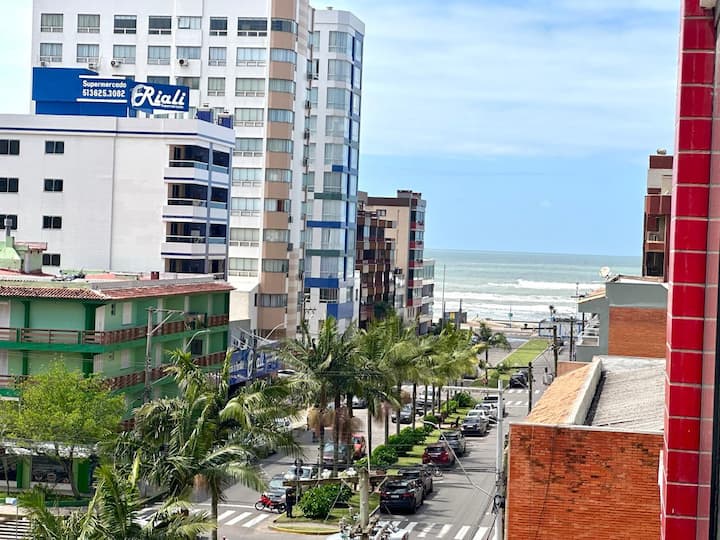Amplo De Frente, No Centro A 3 Quadras Da Praia. - Capão da Canoa