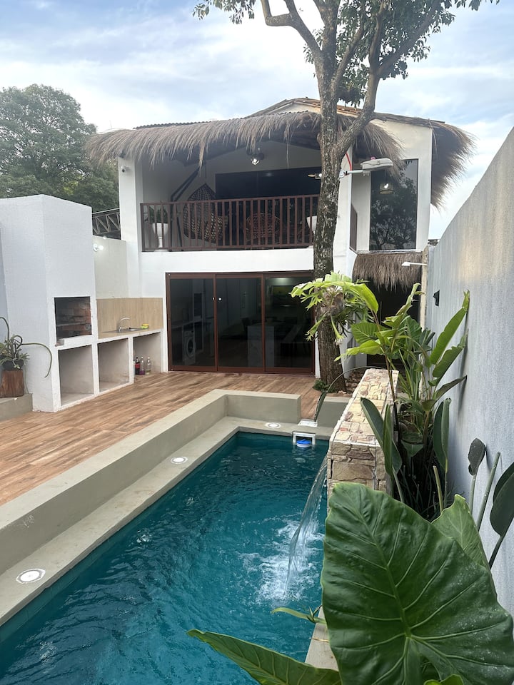 Cabaña Amplia Con Piscina, Ideal Para Grupos - Paraguay