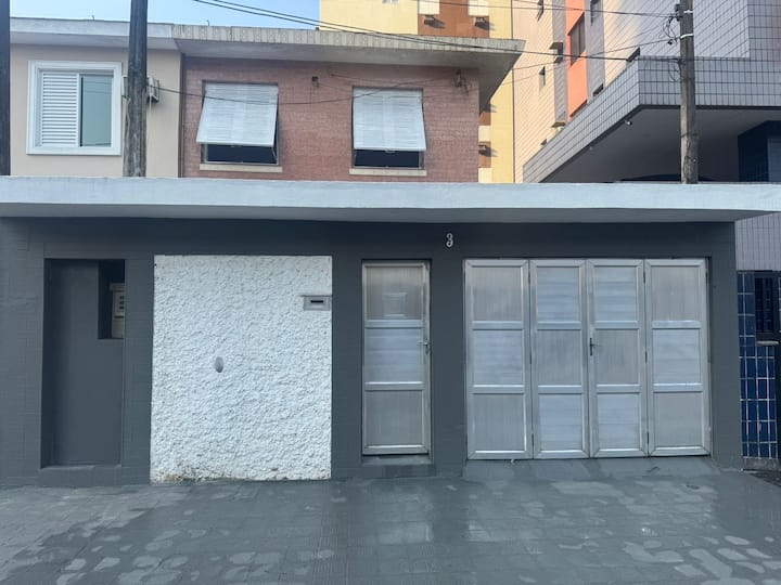 A House Zero13, Conta Com 4 Quartos. - Santos State