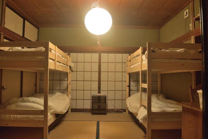 ゲストハウス灯(ともしび)|森の中の静かな団らんの場|温泉|若年移住|若年起業|4名 - Matsumoto